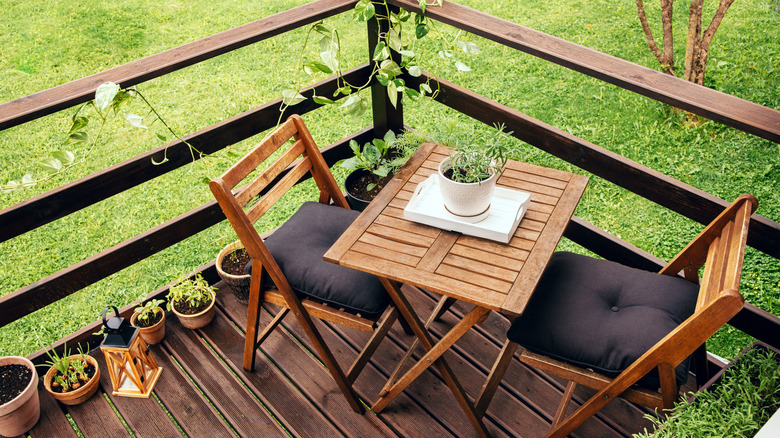 Turn Dollar Tree finds into a rotating vertical herb garden for tiny spaces