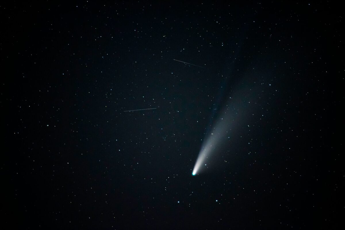 15 differences between asteroids, comets, and meteors explained