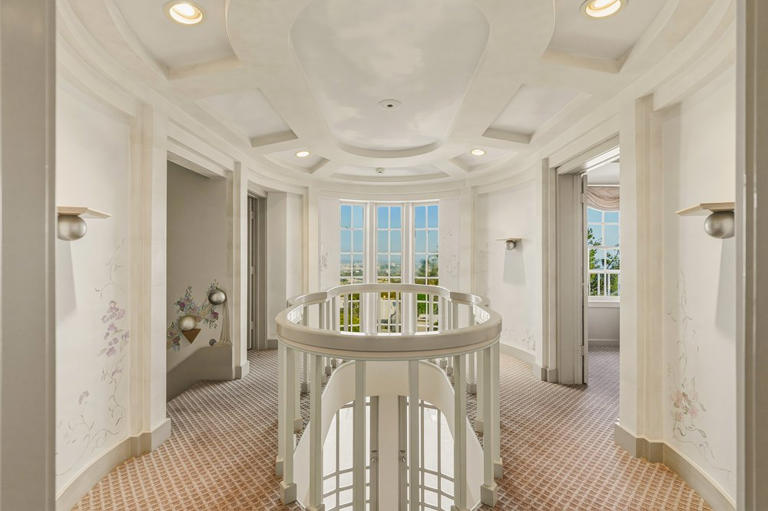 Exclusive: Richard Simmons’ iconic LA estate gets $580K price cut—just ...