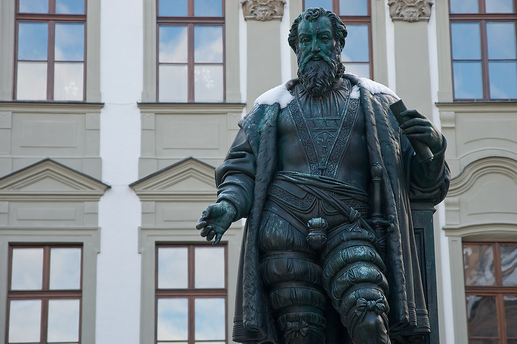 15 richest people in history ranked by the century they lived in