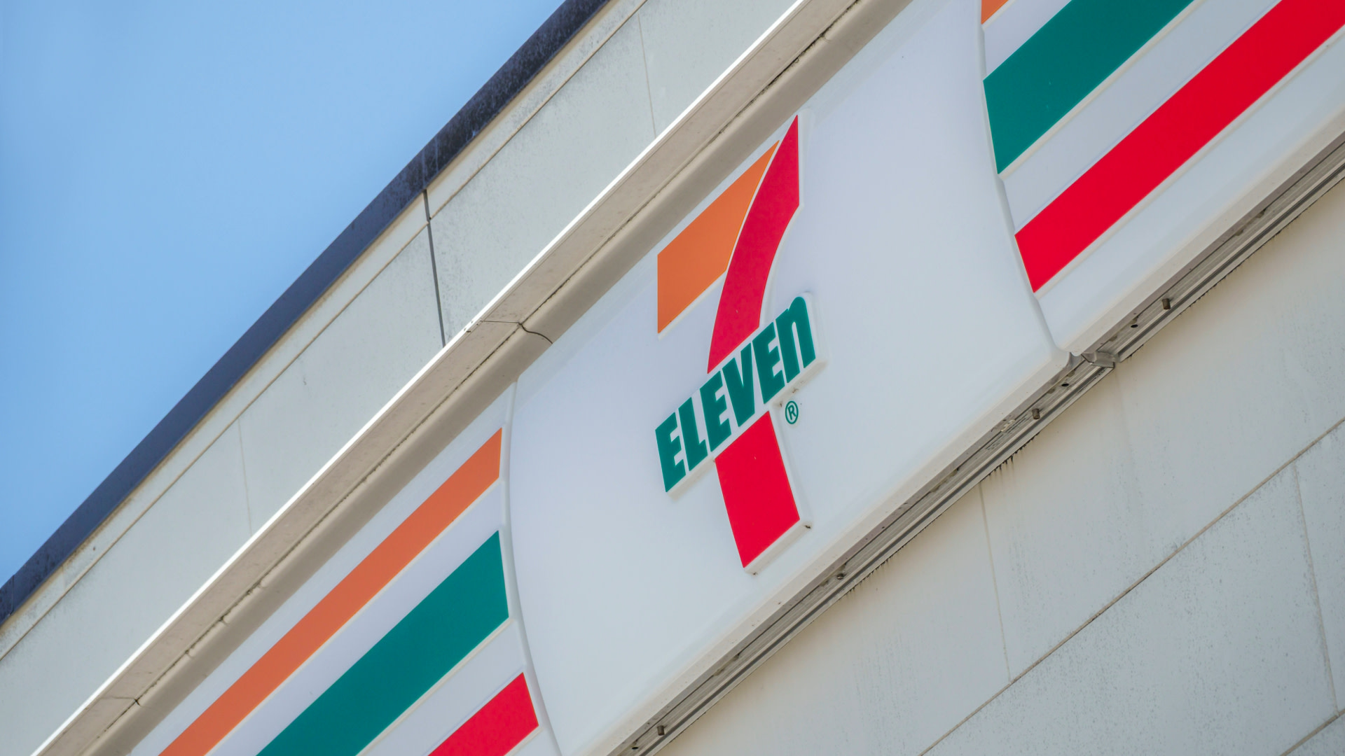 7-Eleven is closing 645 stores as it moves toward bigger, food-focused ...