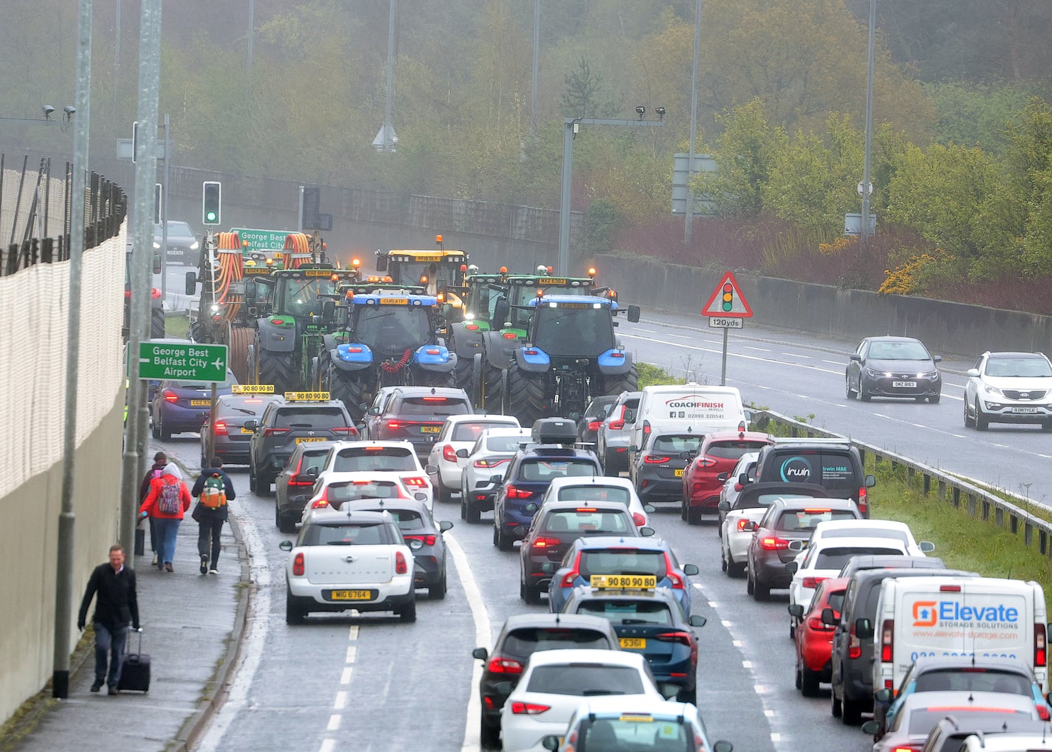 Travel warnings as PSNI mounts operation ahead of feared Belfast ...