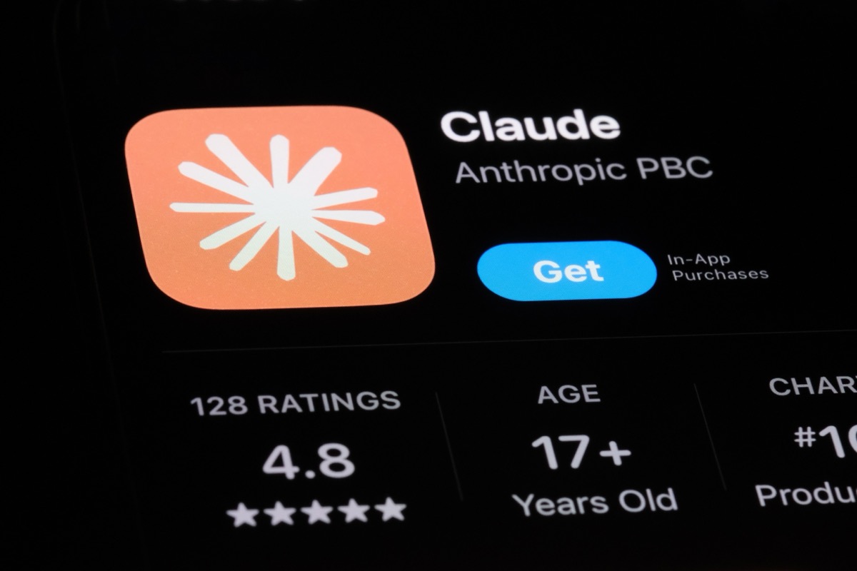 Anti-AI security expert tries Claude Code. It worked. He hated it