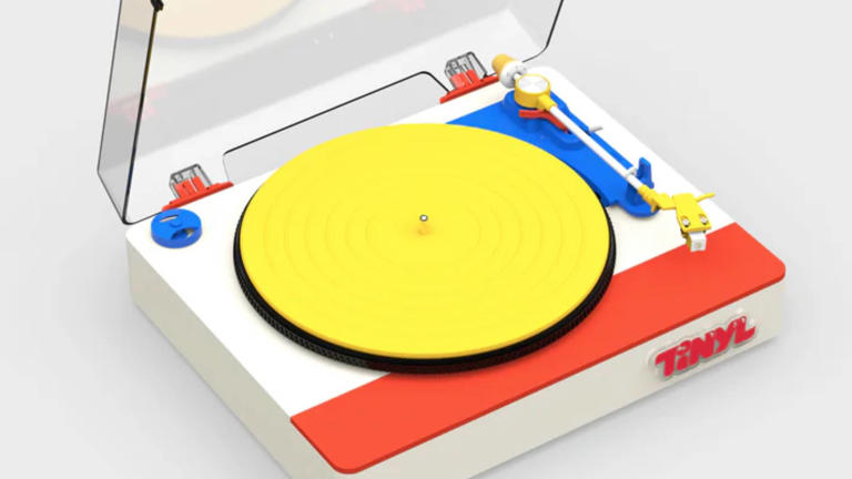 This viral vinyl player combines nostalgic design with an Audio ...