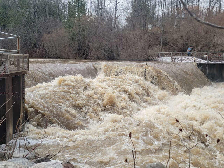 Officials declare emergency in Benzie County over dam threat