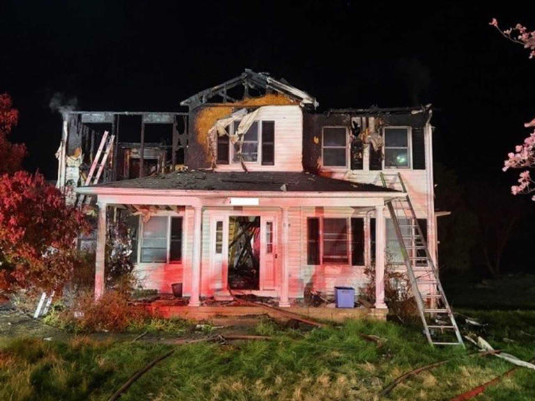 Virginia fire engulfs vacant home as crews battle blaze without water ...
