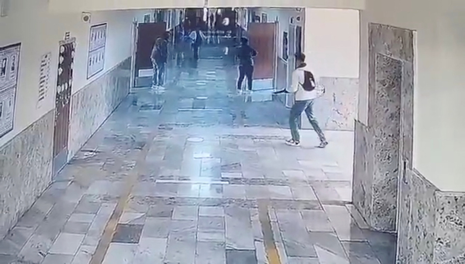 Teenage gunman wounds 16 in Turkish school shooting