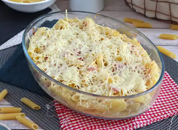 Gegratineerde pasta met ham en kaas