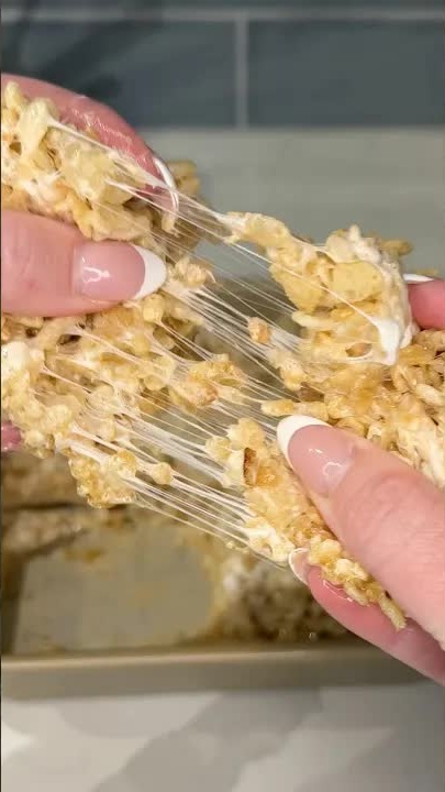Texas Roadhouse honey cinnamon Rice Krispie treats recipe!