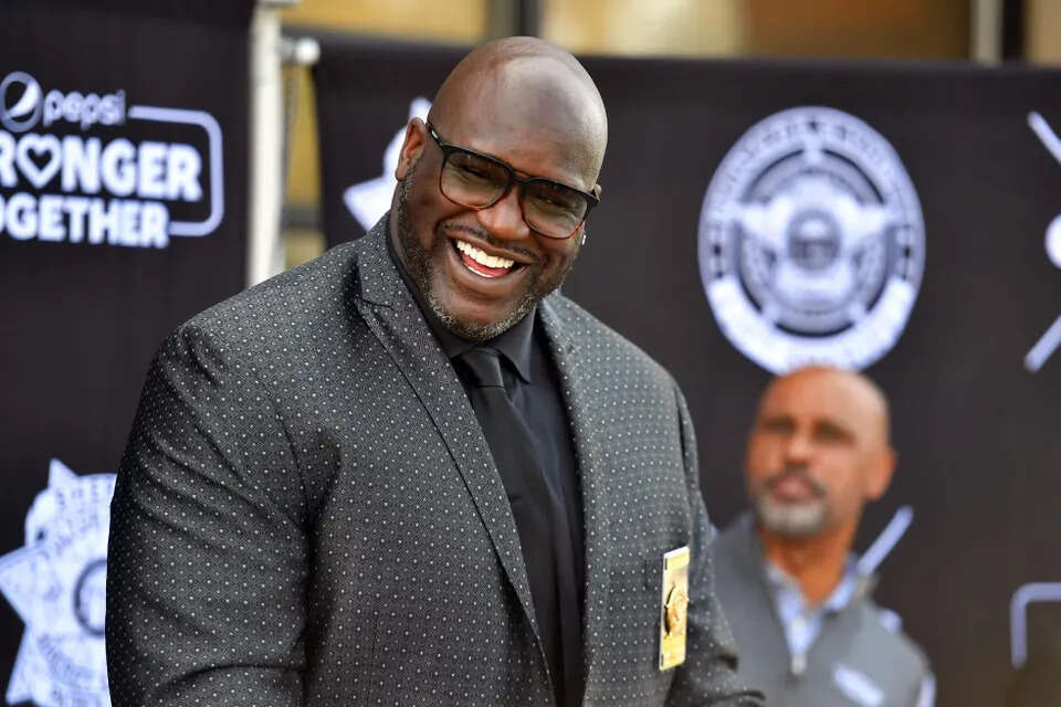 Shaquille O’Neal flirts with TMZ reporter mid-interview, viral "you're ...