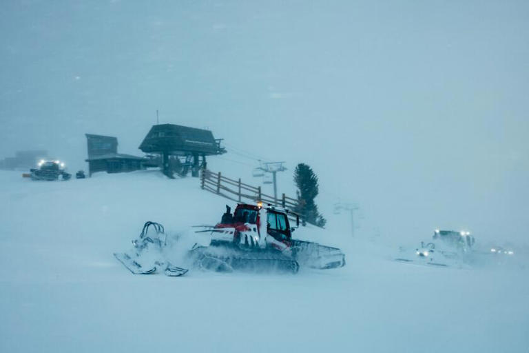 Late-season snow helps Mammoth Mountain extend skiing season