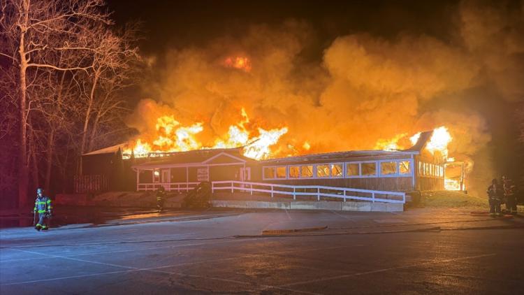 Crawfordsville restaurant destroyed by early morning fire