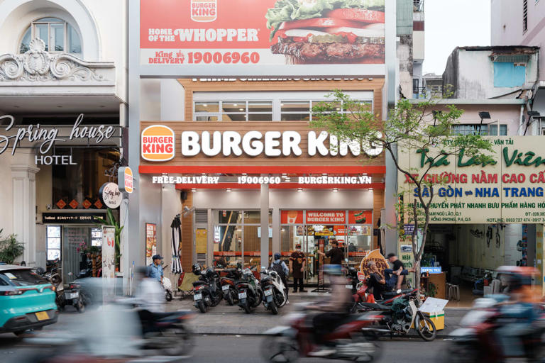Fast-food chains’ expansion plans could hit the brakes by Mideast ...