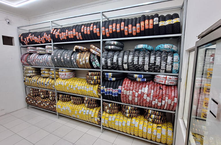 Harga ban motor lokal dan impor terkerek, pedagang ungkap penyebabnya