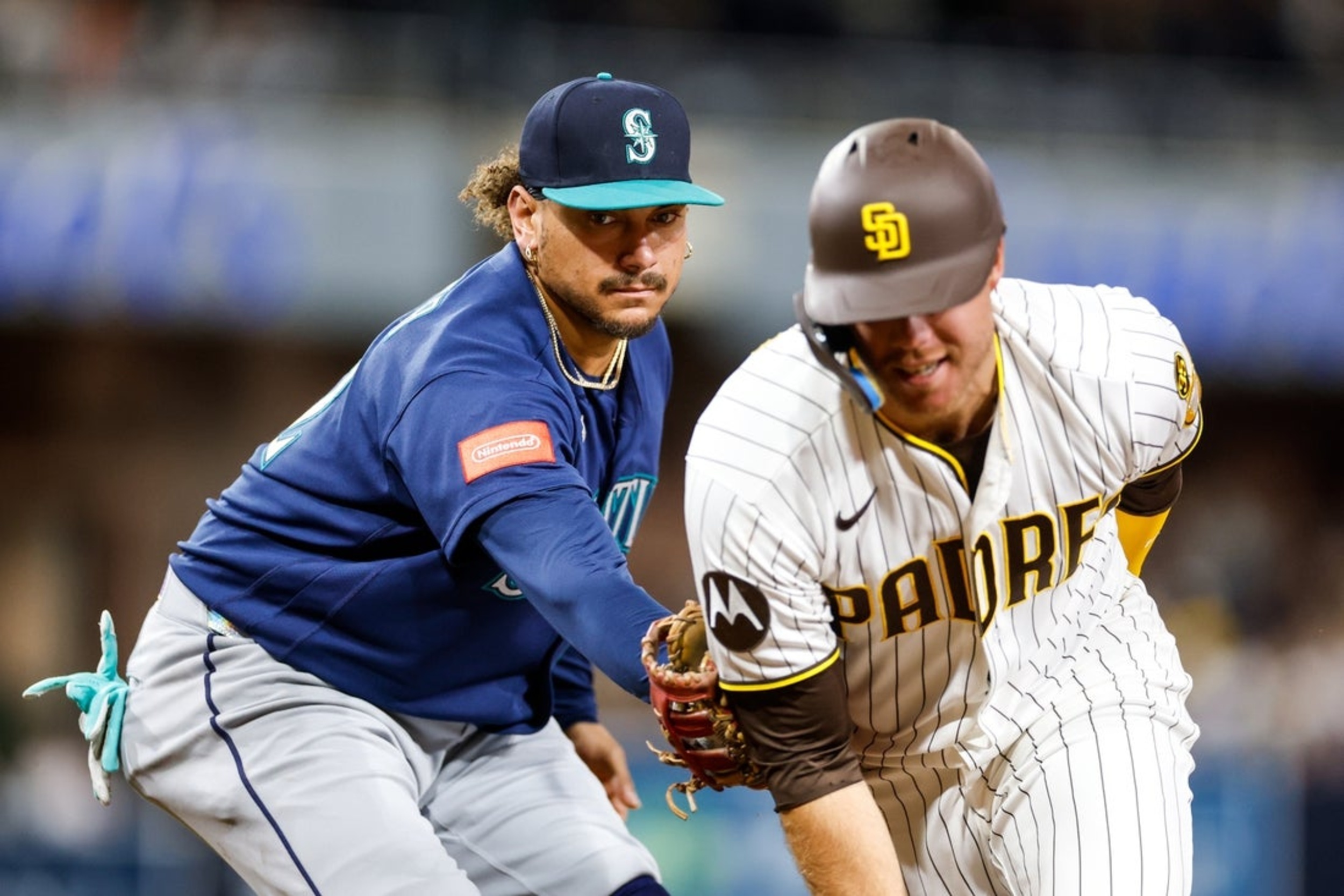 Padres cool off Mariners, stretch win streak to 6