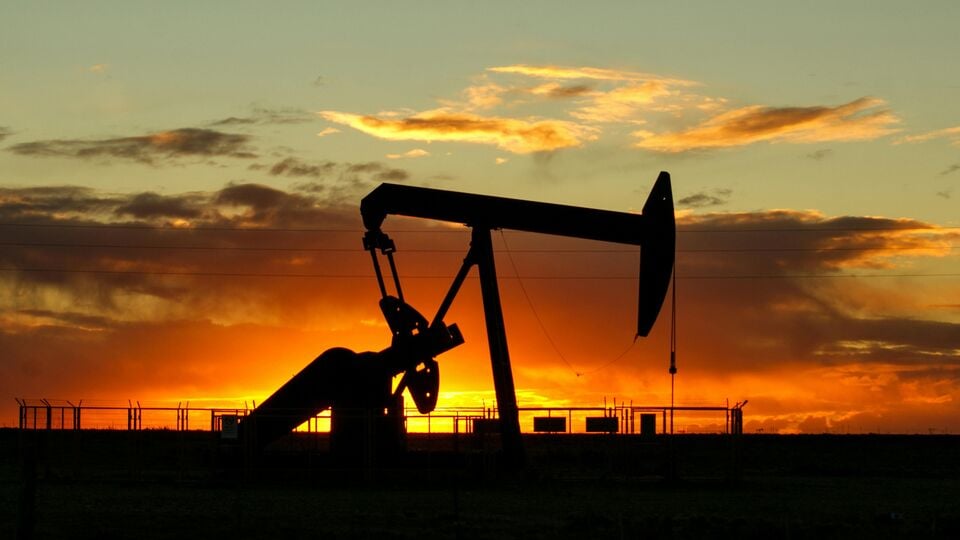 Crude oil prices extend losses for second day on US-Iran peace talks ...