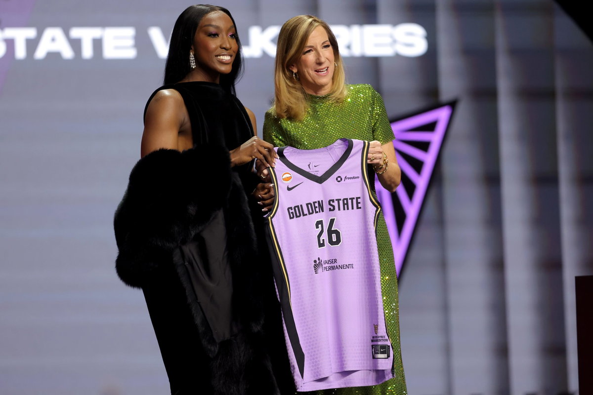 15 must-see orange carpet outfits from the 2026 WNBA draft
