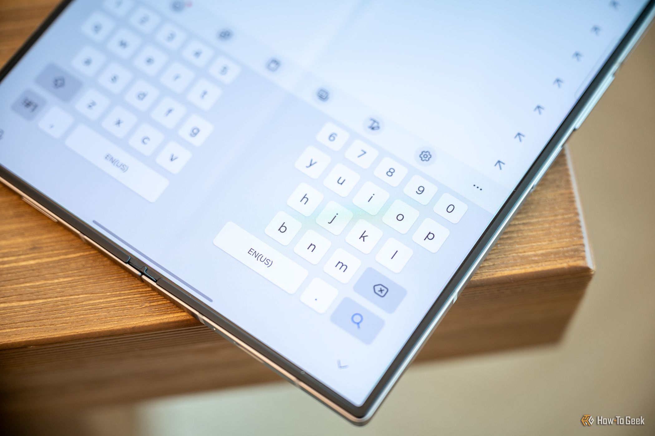 Samsung gave up its messaging app, now it needs to give up its keyboard