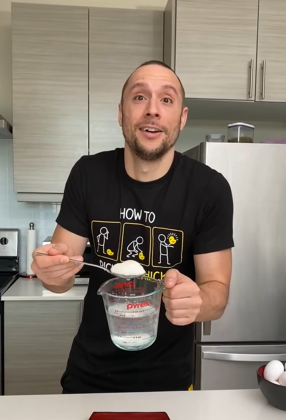 How to poach an egg in 90 seconds (simple method)