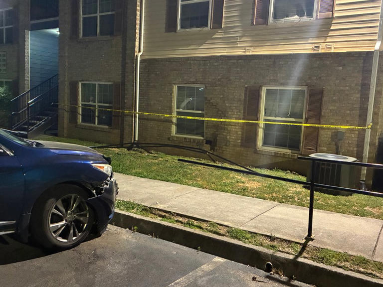 Car crashes into Knoxville apartment building, driver cited