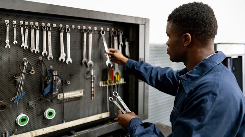 5 tips for building a professional tool kit on a budget