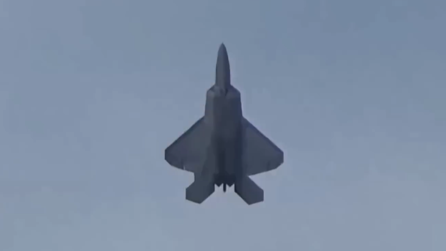 Watch this F-22 stop in mid-air then flip - "That should be impossible"