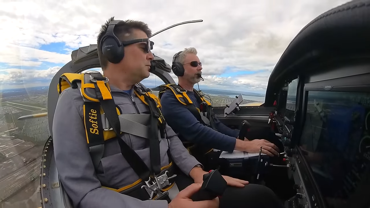 Watch the most dangerous emergency maneuver in aviation - "No second ...