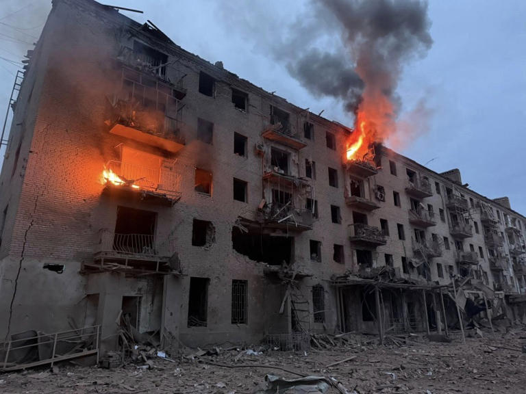 Russia drops massive FAB-1500 bomb on Sloviansk, causing widespread ...