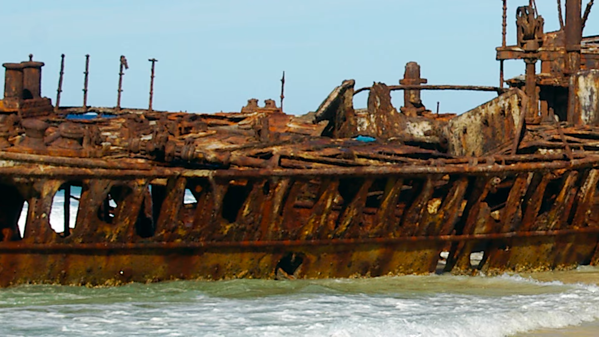 This video shows how Titanic will collapse and disappear forever