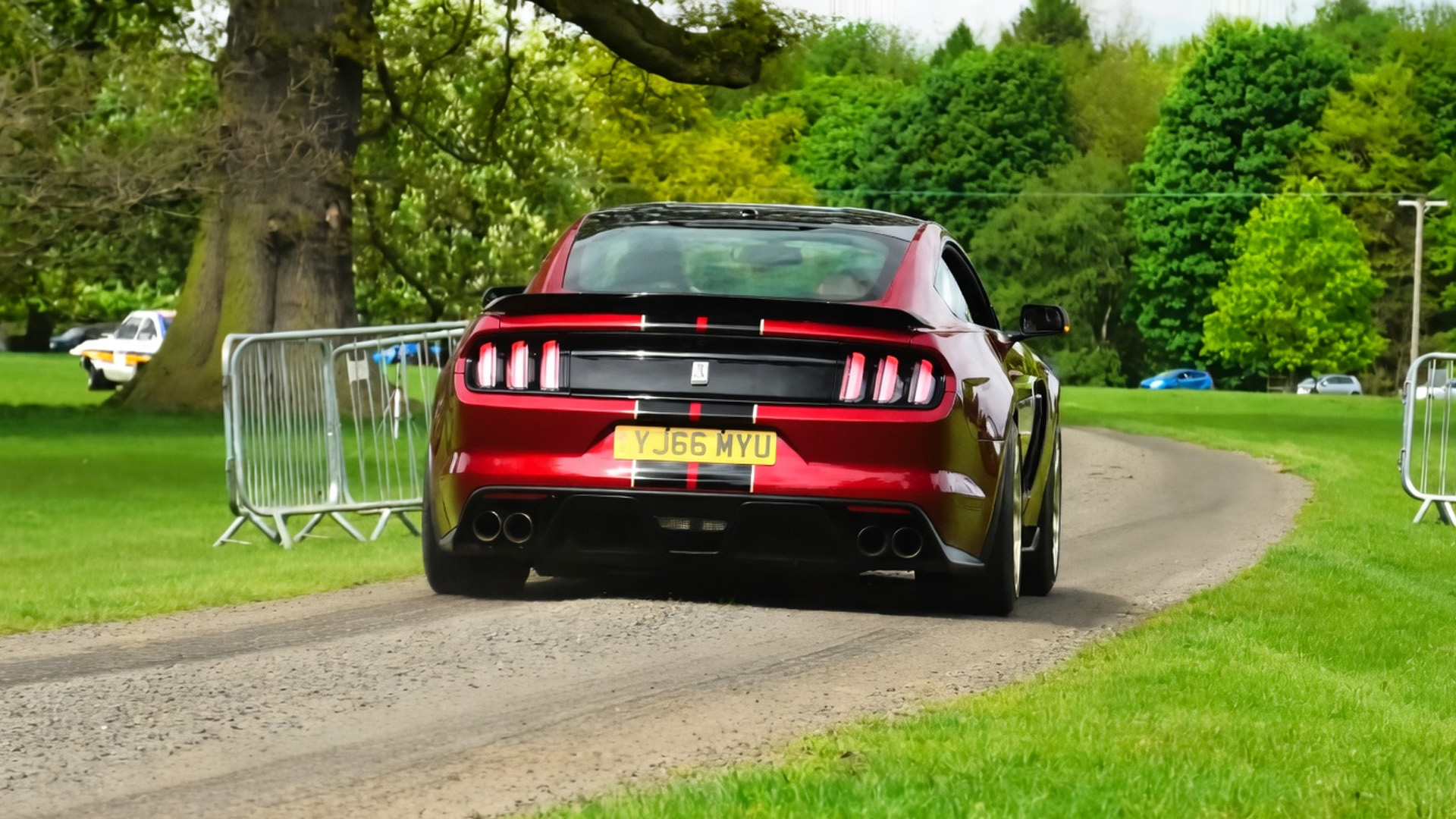 Ford Mustang launch on dirt road nearly goes wrong
