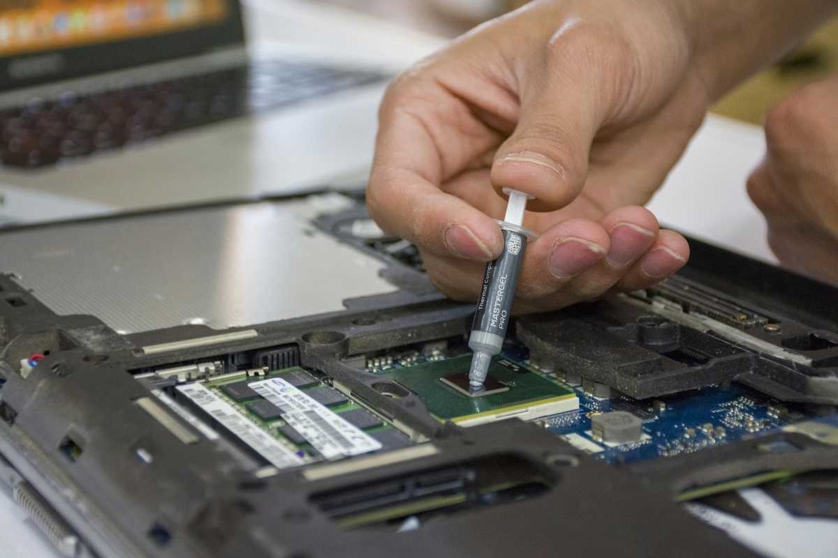 The hidden laptop parts that decide speed, heat, and noise