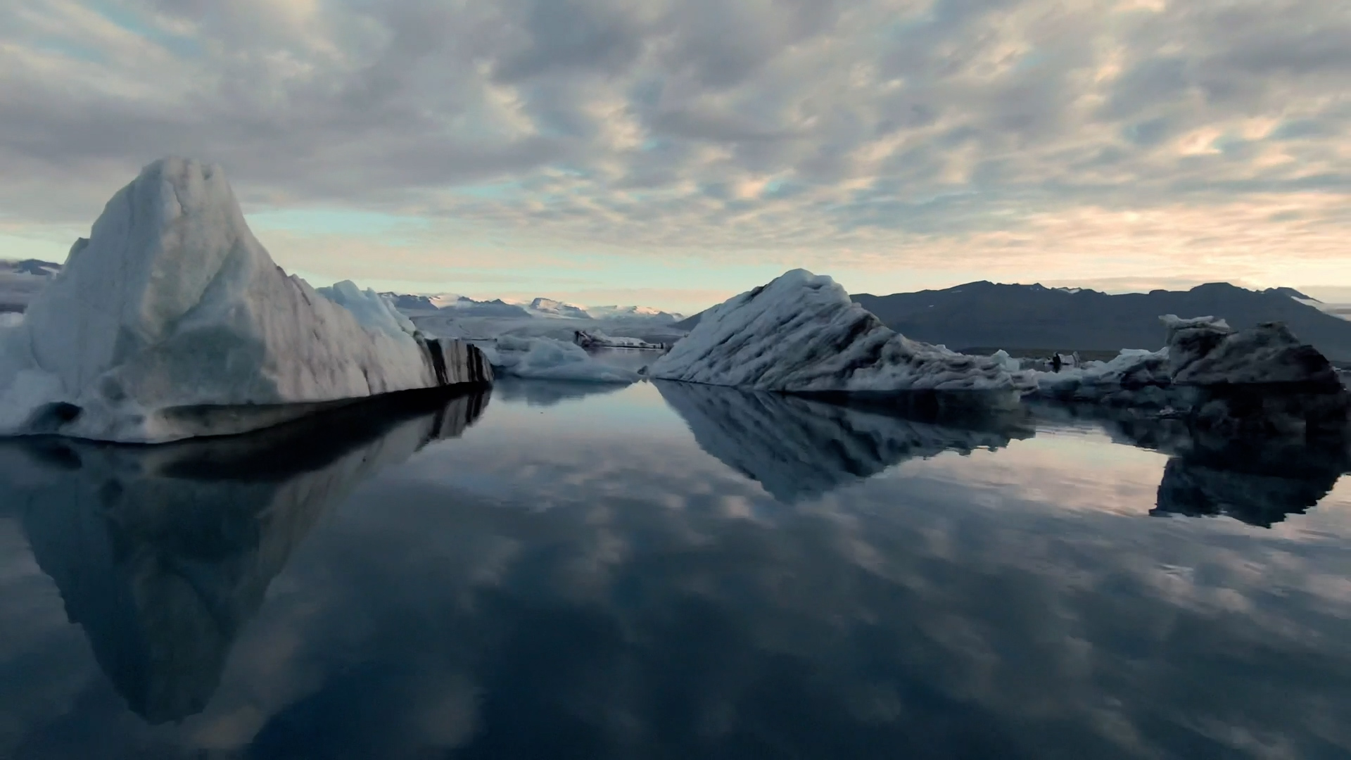 Breathtaking and thrilling views of icebergs & glaciers, part 1
