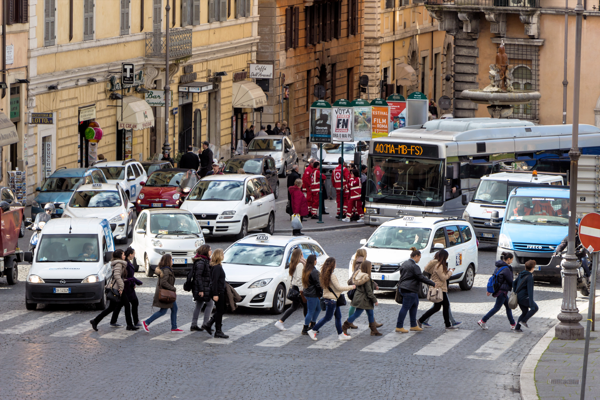Life in ancient Rome versus modern city living