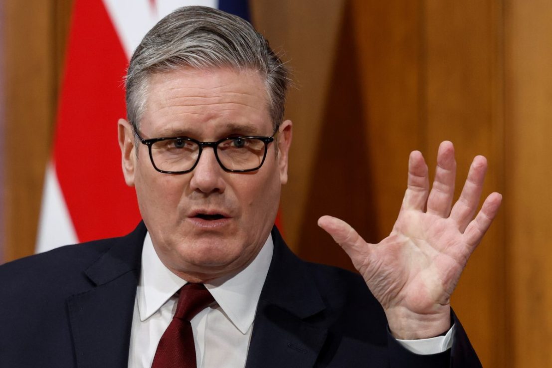 Starmer prepares child social media curbs as pressure mounts on ...