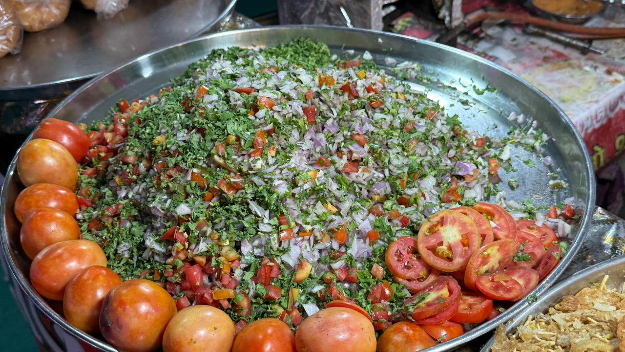 8 famous street foods in Varanasi you must try at least once