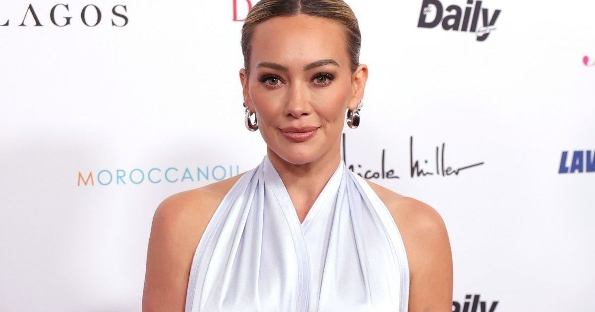 Hilary Duff's completely backless VB dress is hanging by a single knot