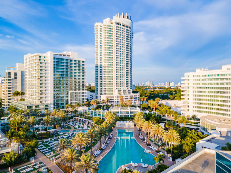 This majestic hotel in Florida was a landmark on James Bond’s Goldfinger