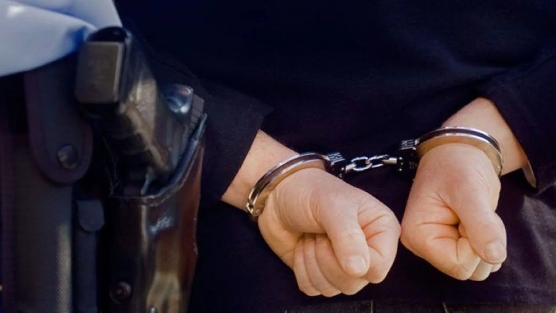 Πάτρα: «Έφοδος» σε κατάστημα – Κατασχέθηκαν περισσότερα από 3.000 βεγγαλικά