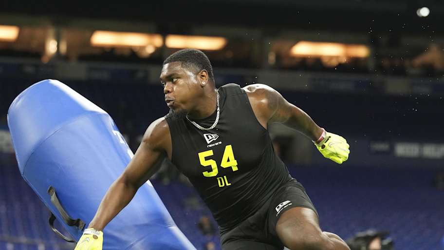 Cowboys showing interest in ideal 3-4 defensive end prospect LT Overton