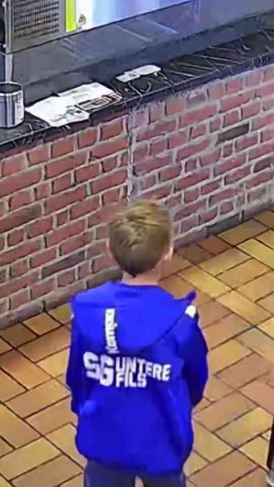 Kebab restaurant in Germany offers free meals to customers who can stop ...