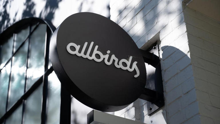 Shoemaker Allbirds suddenly says it’s an AI company—and stock jumps 800%