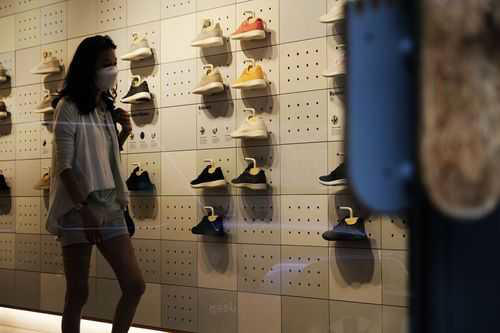Shoe brand Allbirds pivoting from footwear to AI