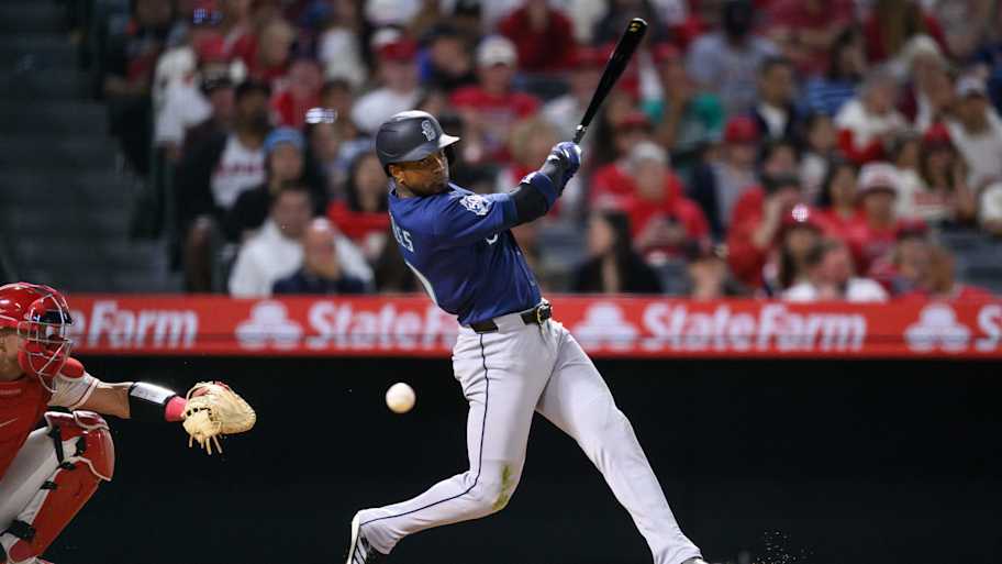 Bleak Victor Robles update leaves Mariners with more questions than answers