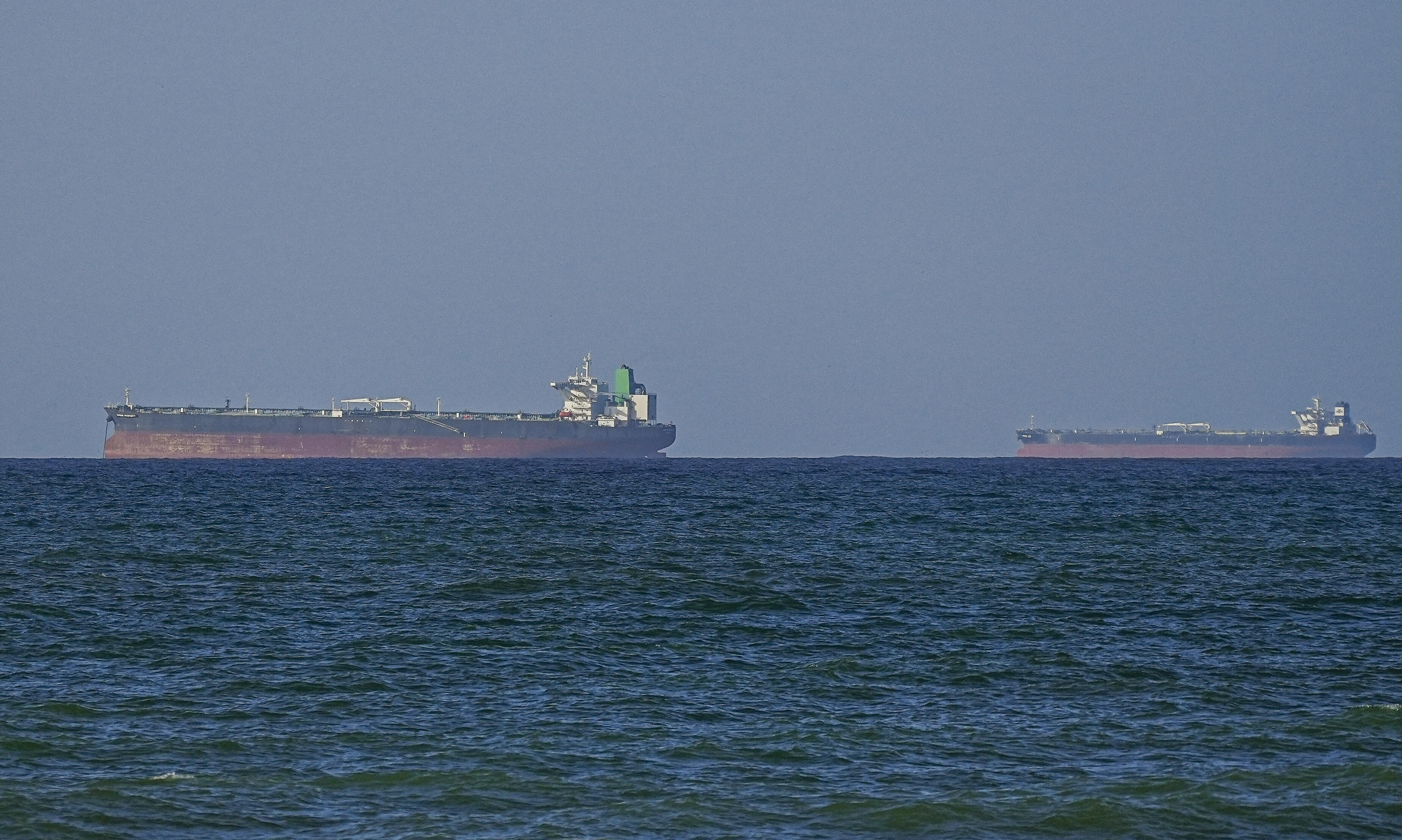 Britse mariniers nemen Russisch schip in beslag in het Engelse Kanaal