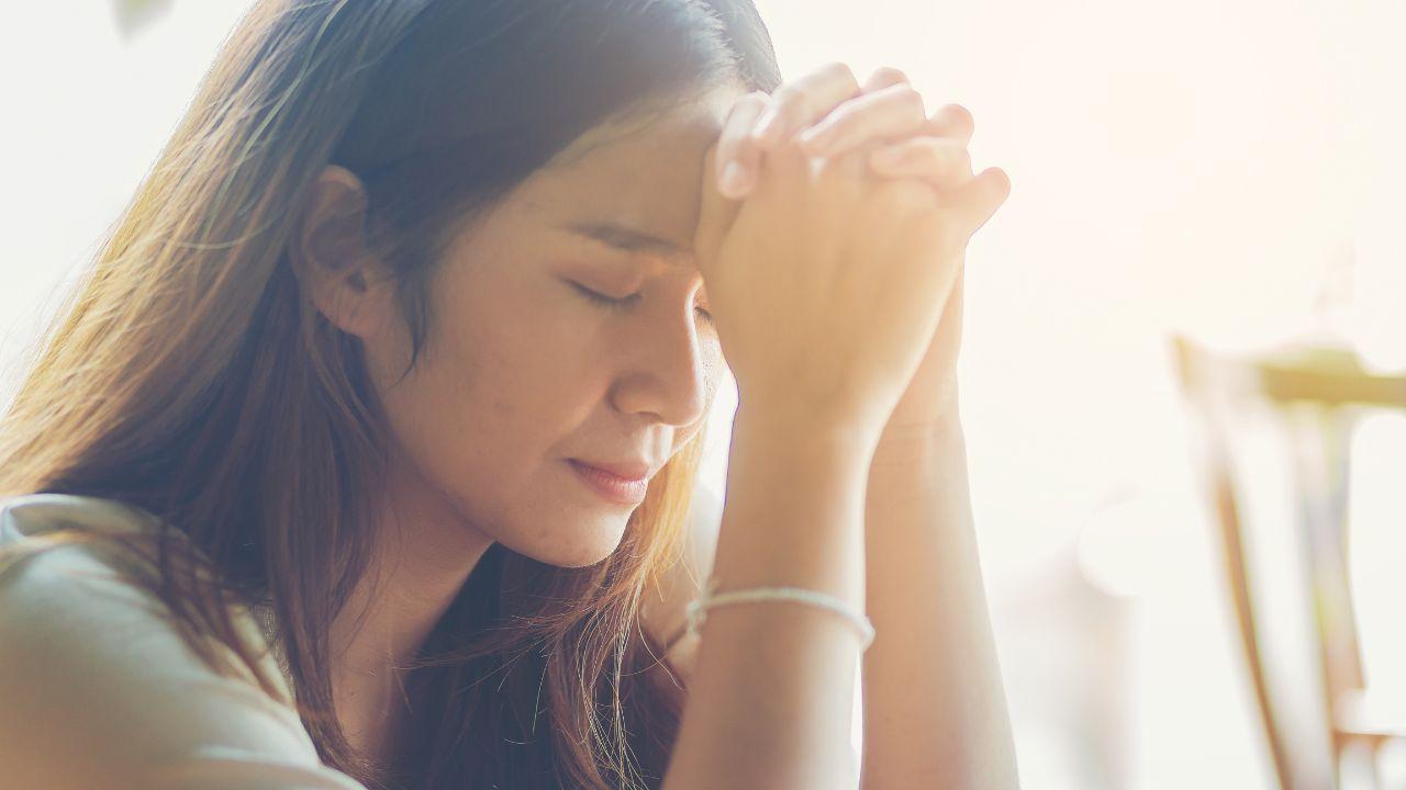 Sente ansiedade? Reze essa oração e perceba a diferença em minutos