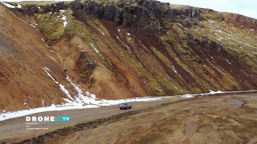 Fuoristrada / guida su quattro ruote con drone