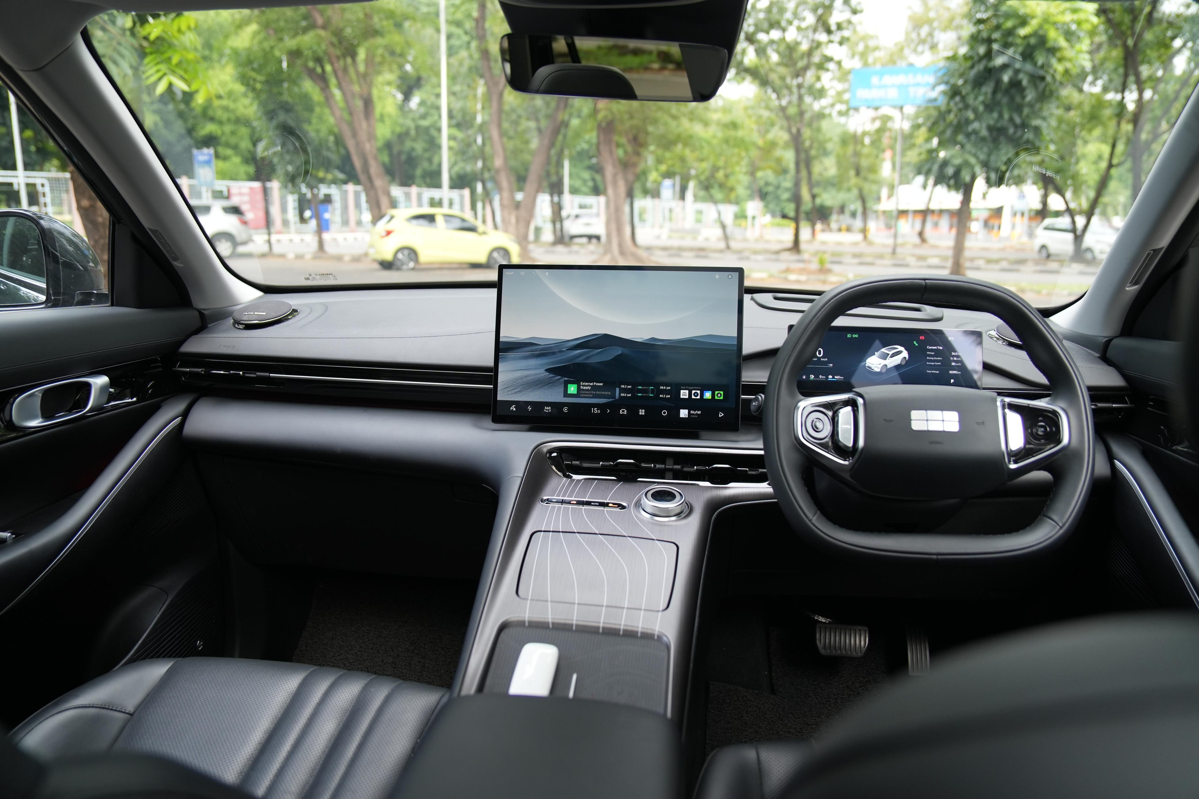 Geely Starray EM-i vs JAECOO J7 SHS, satu kelas beda karakter