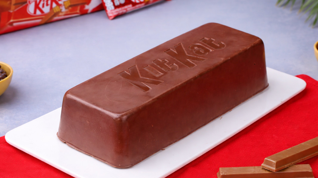 Giant chocolate bar cake design