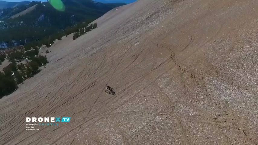 Ciclismo de montaña captado por un dron
