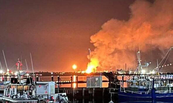 Geelong refinery: Fire engulfs Viva Corio facility as thick smoke seen ...